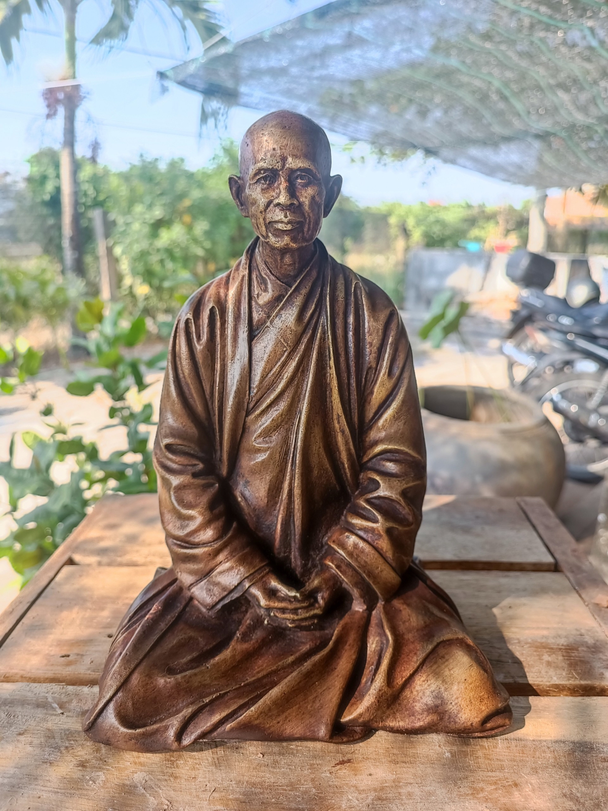 Diêu khắc tượng Lê Duy